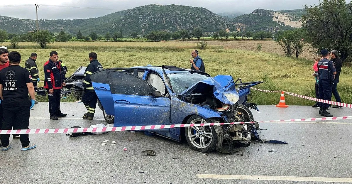 Burdur’da korkunç kaza! Kafa kafaya çarpıştılar: 5 kişi hayatını kaybetti