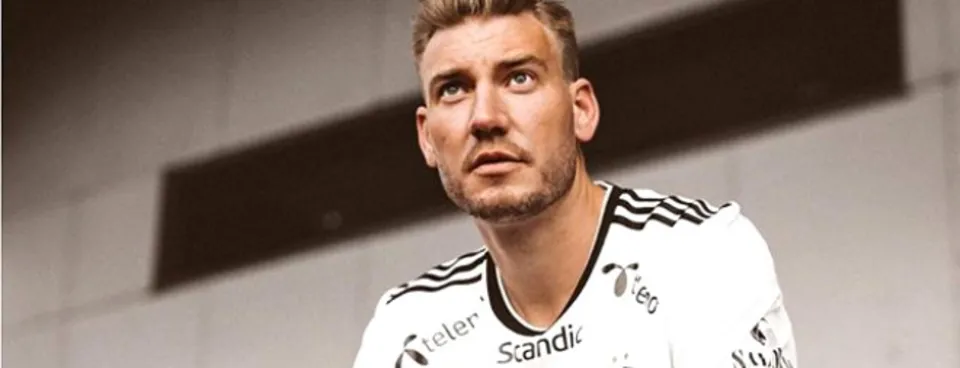 Nicholas Bendtner ve sevgilisinin çıplak pozları olay oldu