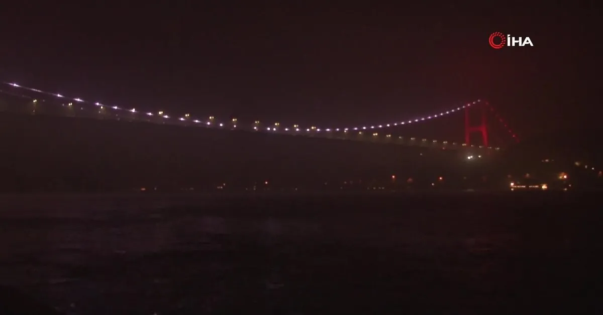 İstanbul’da dün sabah saatlerinden itibaren etkili olan yoğun sis ... İstanbul’da dün sabah saatlerinden itibaren etkili olan yoğun sis ...