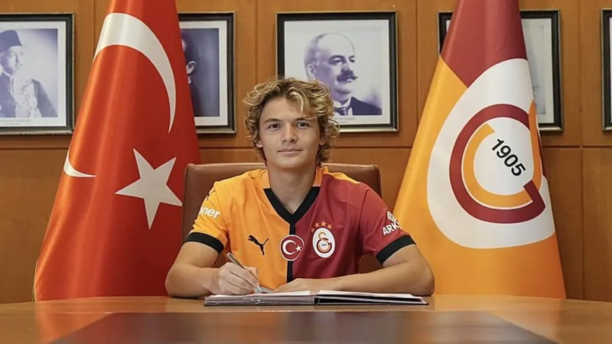 Galatasaray Efe Akman ile sözleşme imzaladı! Galatasaray Efe Akman ile sözleşme imzaladı!