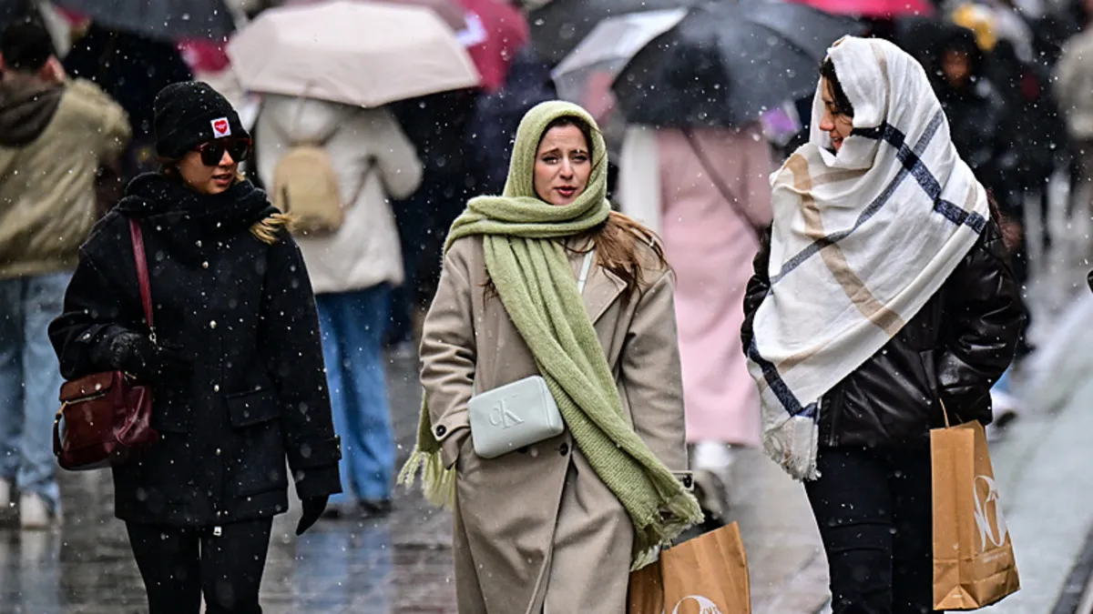 Sistem peş peşe geliyor: Meteoroloji’den 12 ile sarı kod! İstanbul için ...