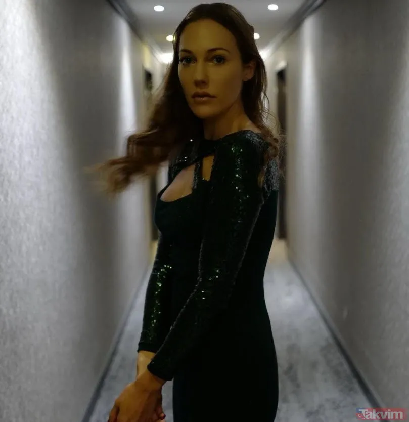 Meryem Uzerli kızları Lily ve Lara’yla paylaştı! Yeni yıl paylaşımına ... Meryem Uzerli kızları Lily ve Lara’yla paylaştı! Yeni yıl paylaşımına ...