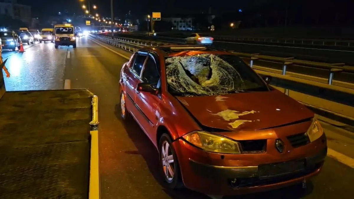 TEM Otoyolu’nda feci kaza! Gaziosmanpaşa’da otomobil yayaya çarptı: 1 ölü