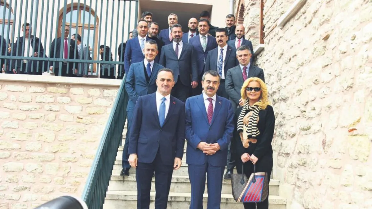 Müge Anlı ve Dostları Güzel Sanatlar Lisesi açılıyor! Müge Anlı ...