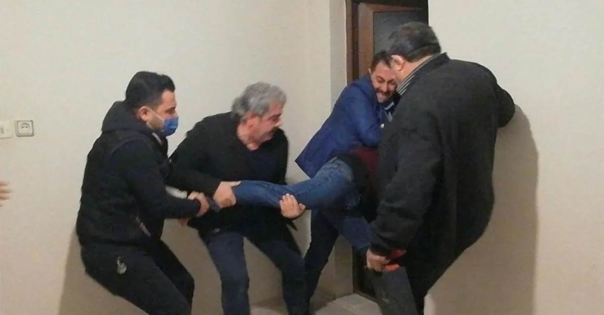 SON DAKİKA: Sevdiği kızla evlenemeyen genç intihar ederken son anda ... SON DAKİKA: Sevdiği kızla evlenemeyen genç intihar ederken son anda ...