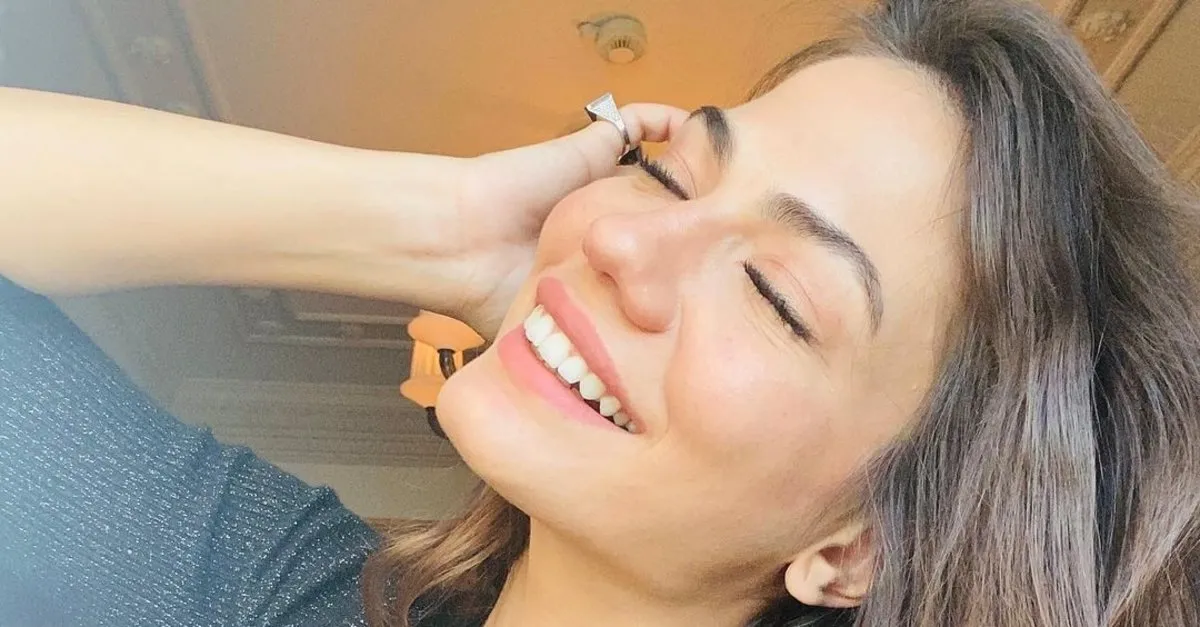 Demet Özdemir aşka geldi! Tatil pozlarını bir araya getirdi Oğuzhan Koç ... Demet Özdemir aşka geldi! Tatil pozlarını bir araya getirdi Oğuzhan Koç ...