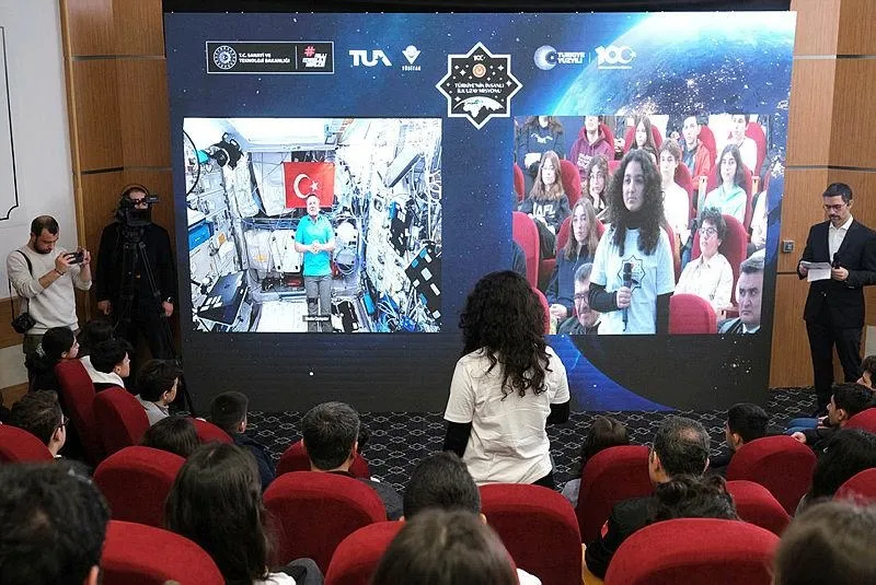 Türkiye’nin ilk astronotu Alper Gezeravcı’nın dönüş yolculuğu ertelendi! Yeni saat ve tarih ...