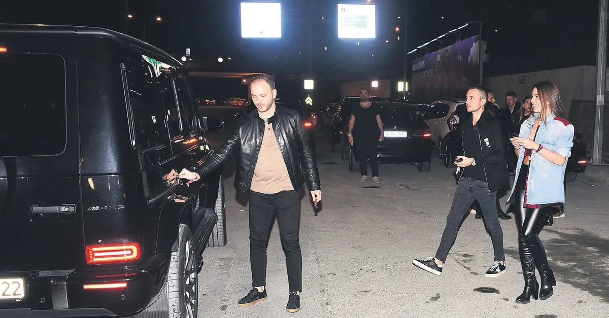 Murat Gezer gece turlarına hız verdi! Yine o güzelle eğlencede...