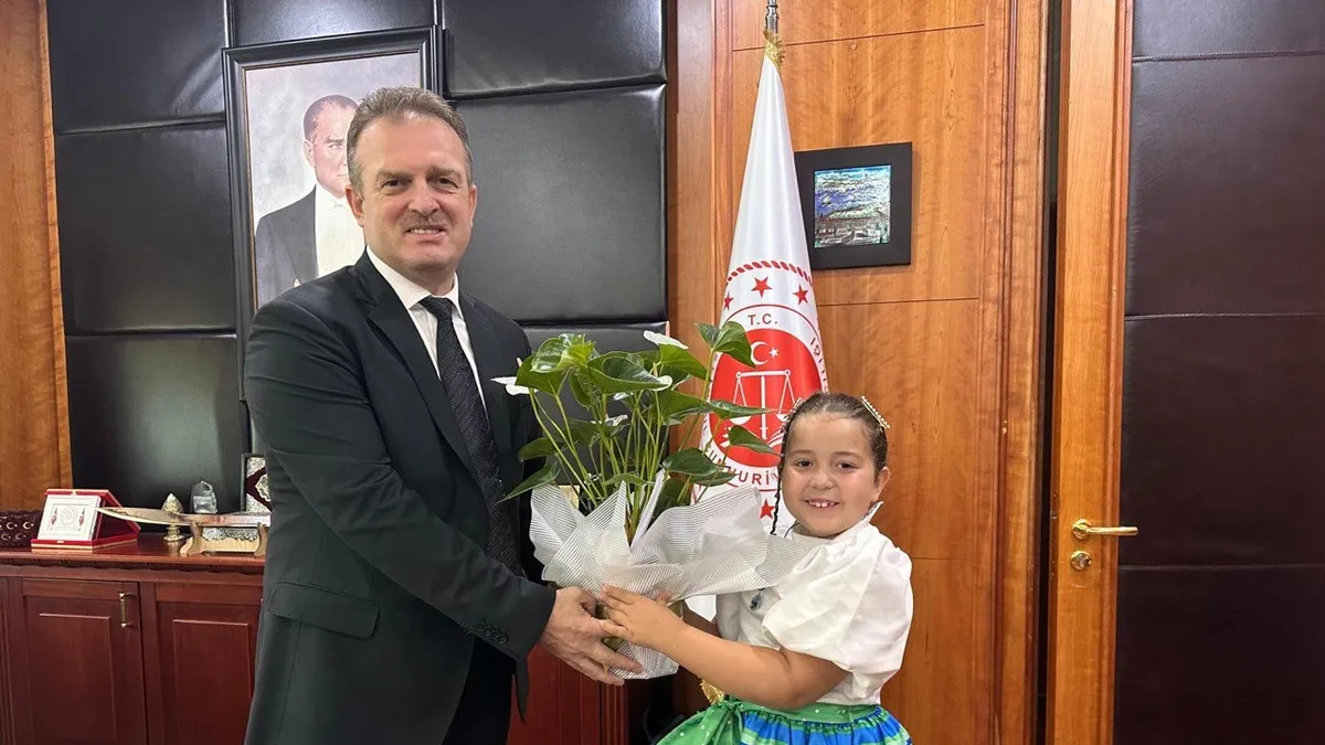 15 Temmuz şehidi Emrah Sağaz’ın kızı Hiranur Sağaz’a jest! İstanbul ...
