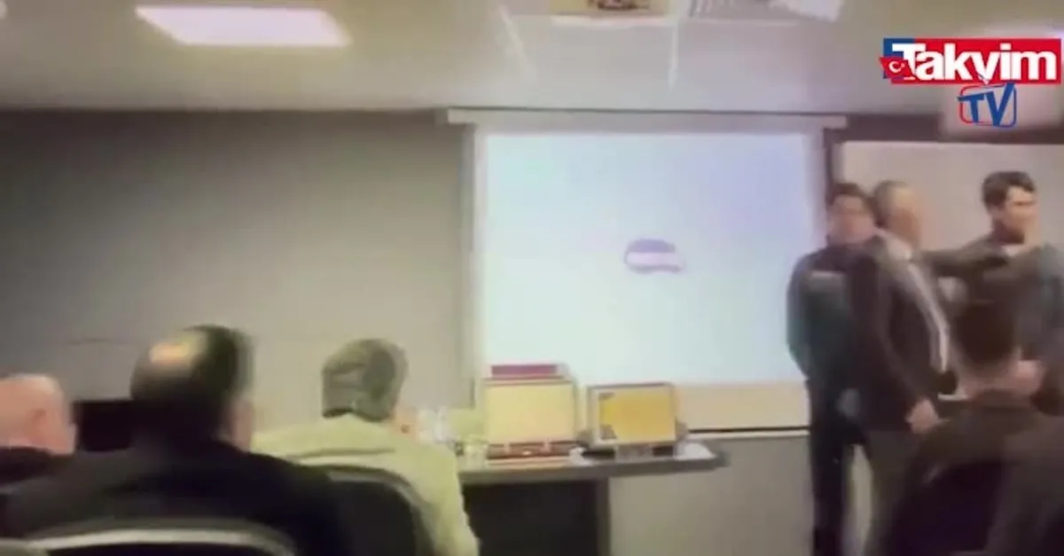 Memura tokat atan Gürbulak Gümrük ve Dış Ticaret Bölge Müdür Vekili ... Memura tokat atan Gürbulak Gümrük ve Dış Ticaret Bölge Müdür Vekili ...