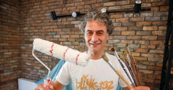 Ünlü karikatürist Serkan Yılmaz badanacı oldu: Yalnızca cesurların ... Ünlü karikatürist Serkan Yılmaz badanacı oldu: Yalnızca cesurların ...